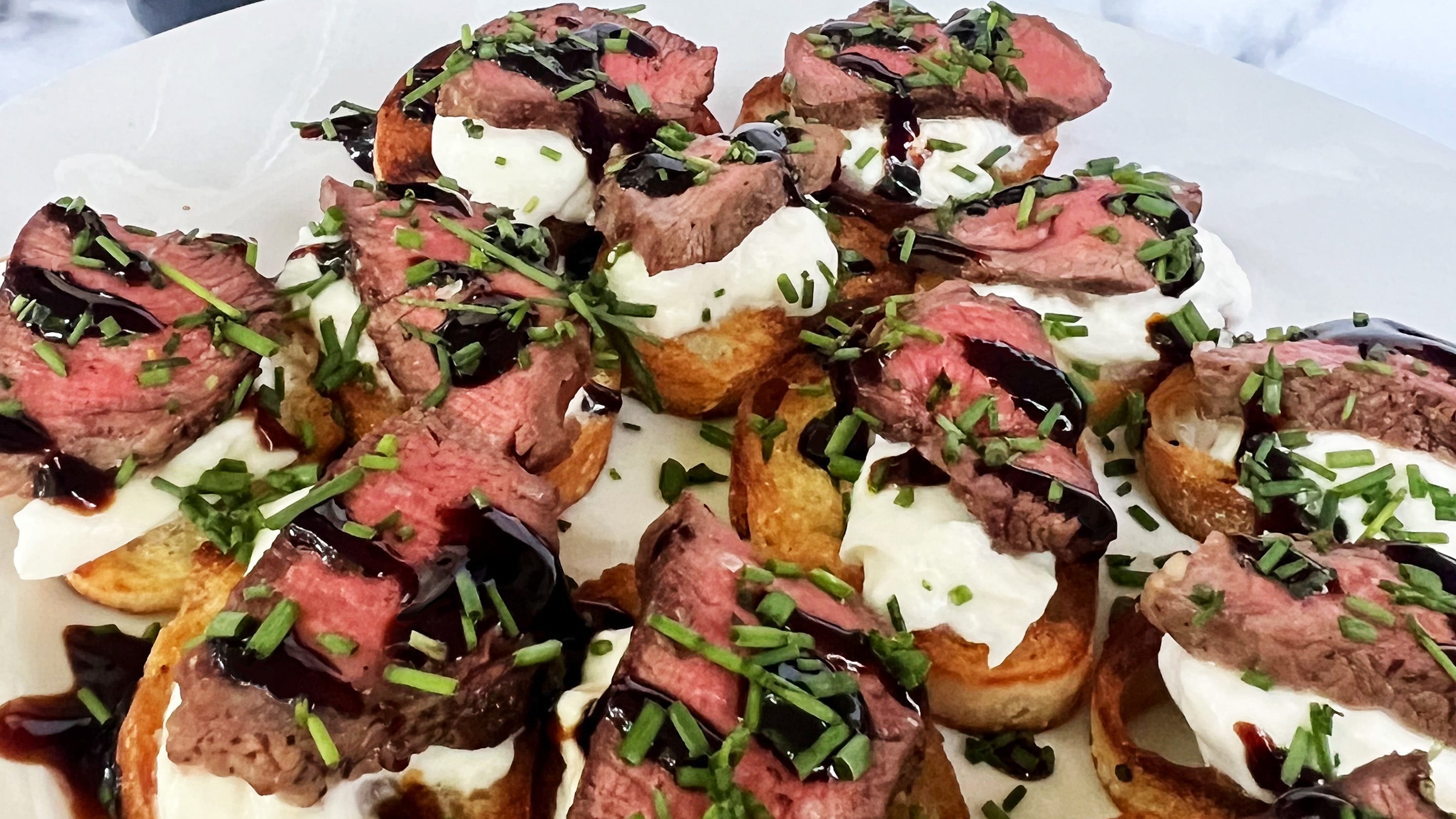 Steak Burrata Bites – Del Rio Vineyards